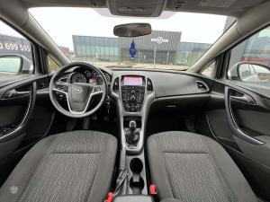 Grey Opel Astra 2015 in Siauliai, with an engine capacity of 1.60 L and mileage of 275 thousand km for 4200 €, photo 17 on AUTOMOTO.COM.LV
