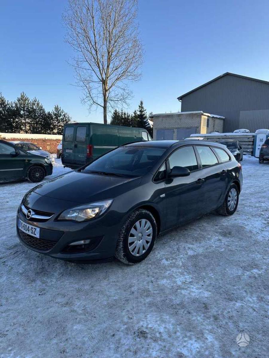 Grey Opel Astra 2015 in Taurage, with an engine capacity of 1.60 L and mileage of 211 thousand km for 4555 €, photo 1 on AUTOMOTO.COM.LV