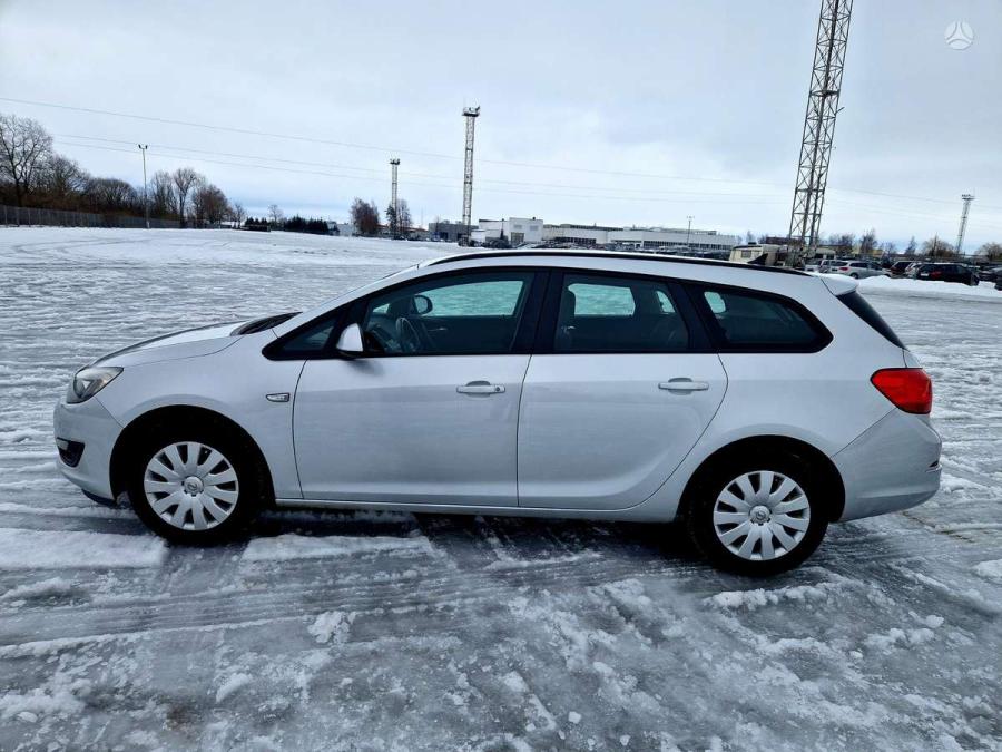 Grey Opel Astra 2015 in Marijampole, with an engine capacity of 1.60 L and mileage of 221 thousand km for 3650 €, photo 1 on AUTOMOTO.COM.LV