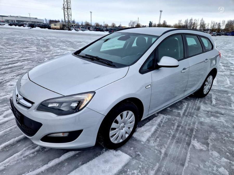 Grey Opel Astra 2015 in Marijampole, with an engine capacity of 1.60 L and mileage of 221 thousand km for 3650 €, photo 2 on AUTOMOTO.COM.LV