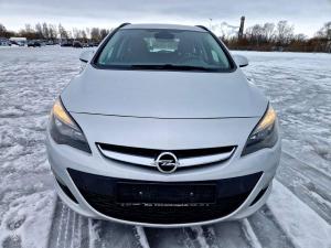 Grey Opel Astra 2015 in Marijampole, with an engine capacity of 1.60 L and mileage of 221 thousand km for 3650 €, photo 3 on AUTOMOTO.COM.LV