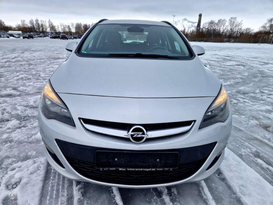 Grey Opel Astra 2015 in Marijampole, with an engine capacity of 1.60 L and mileage of 221 thousand km for 3650 €, photo 3 on AUTOMOTO.COM.LV