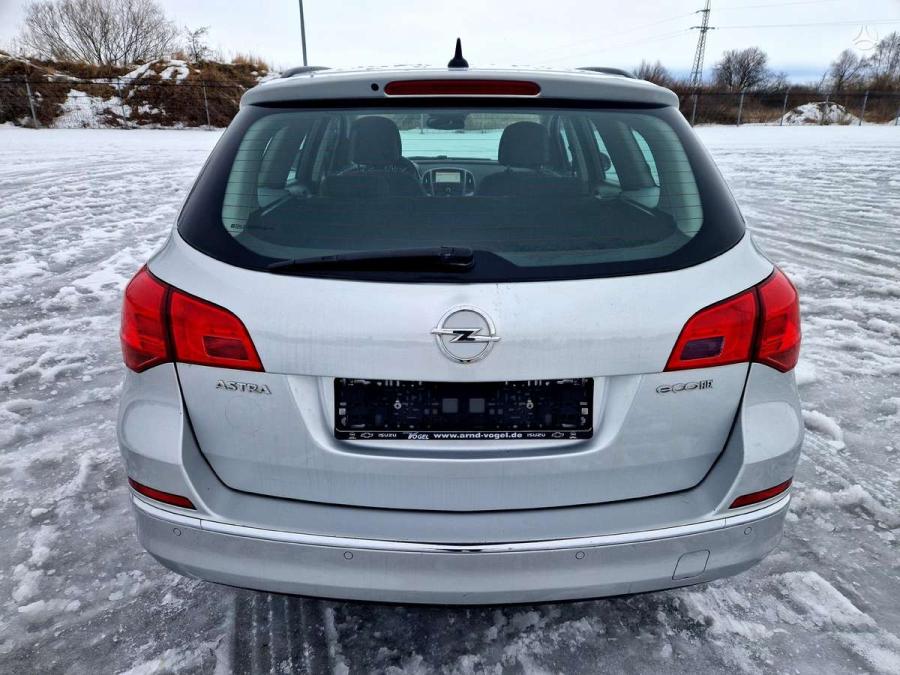 Grey Opel Astra 2015 in Marijampole, with an engine capacity of 1.60 L and mileage of 221 thousand km for 3650 €, photo 7 on AUTOMOTO.COM.LV