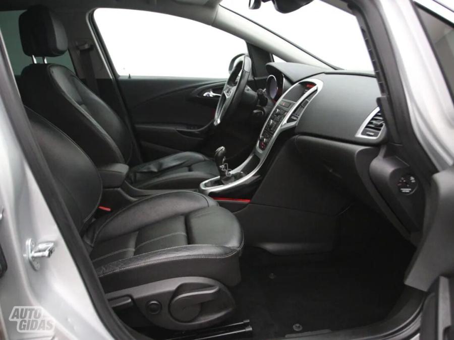 Grey Opel Astra 2015 in Vilnius, with an engine capacity of 1.40 L and mileage of 175 thousand km for 6499 €, photo 15 on AUTOMOTO.COM.LV