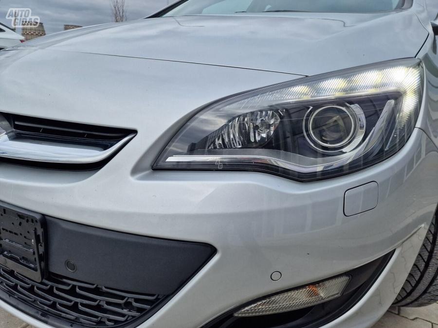 Grey Opel Astra 2015 in Vilnius, with an engine capacity of 1.60 L and mileage of 256 thousand km for 4999 €, photo 3 on AUTOMOTO.COM.LV