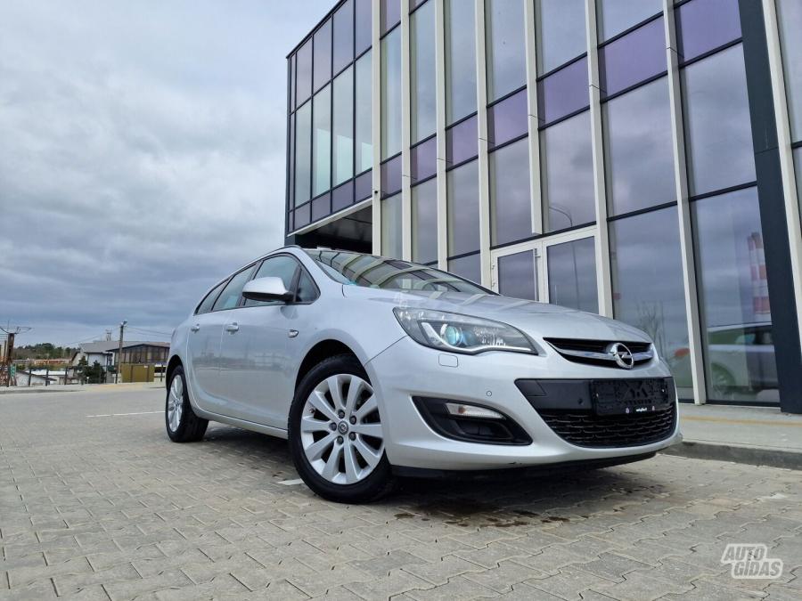 Grey Opel Astra 2015 in Vilnius, with an engine capacity of 1.60 L and mileage of 256 thousand km for 4999 €, photo 4 on AUTOMOTO.COM.LV
