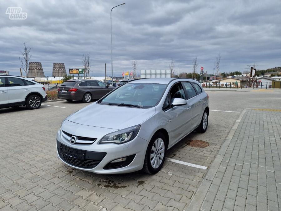 Grey Opel Astra 2015 in Vilnius, with an engine capacity of 1.60 L and mileage of 256 thousand km for 4999 €, photo 5 on AUTOMOTO.COM.LV
