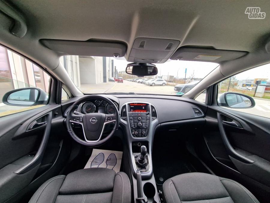 Grey Opel Astra 2015 in Vilnius, with an engine capacity of 1.60 L and mileage of 256 thousand km for 4999 €, photo 12 on AUTOMOTO.COM.LV
