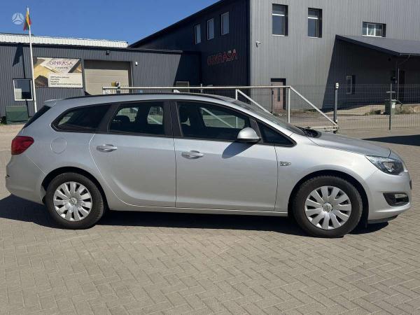 Grey Opel Astra 2015 in Taurage, with an engine capacity of 1.60 L and mileage of 235 thousand km for 3350 €, photo 3 on AUTOMOTO.COM.LV