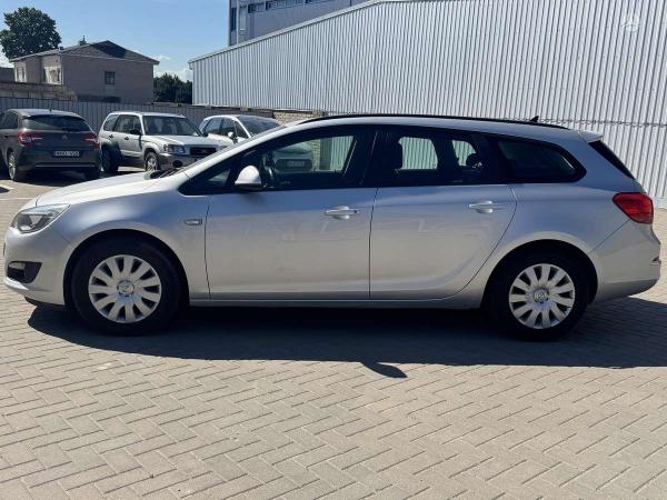 Grey Opel Astra 2015 in Taurage, with an engine capacity of 1.60 L and mileage of 235 thousand km for 3350 €, photo 4 on AUTOMOTO.COM.LV