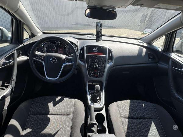 Grey Opel Astra 2015 in Taurage, with an engine capacity of 1.60 L and mileage of 235 thousand km for 3350 €, photo 8 on AUTOMOTO.COM.LV