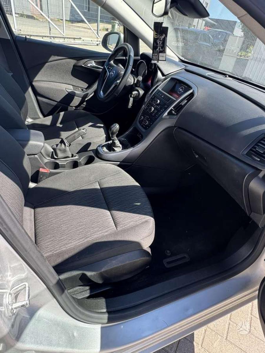 Pelēks Opel Astra 2015 Tauragė, ar dzinēja tilpumu 1.60 L un nobraukumu 235 tūkst. km par 3350 €, foto 12 vietnē AUTOMOTO.COM.LV