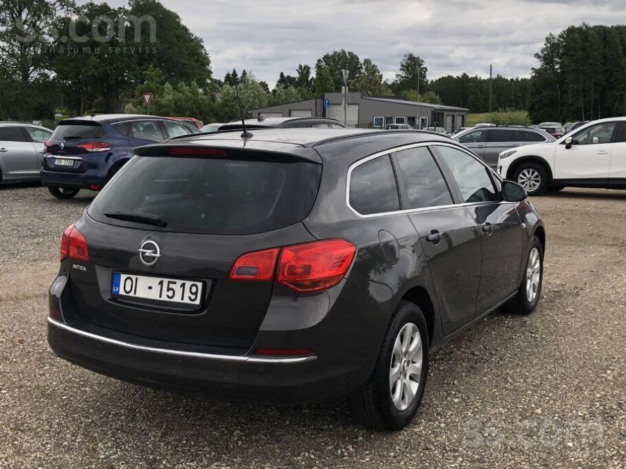 Grey Opel Astra 2015 in Cesis, with an engine capacity of 1.60 L and mileage of 0 thousand km for 4700 €, photo 4 on AUTOMOTO.COM.LV