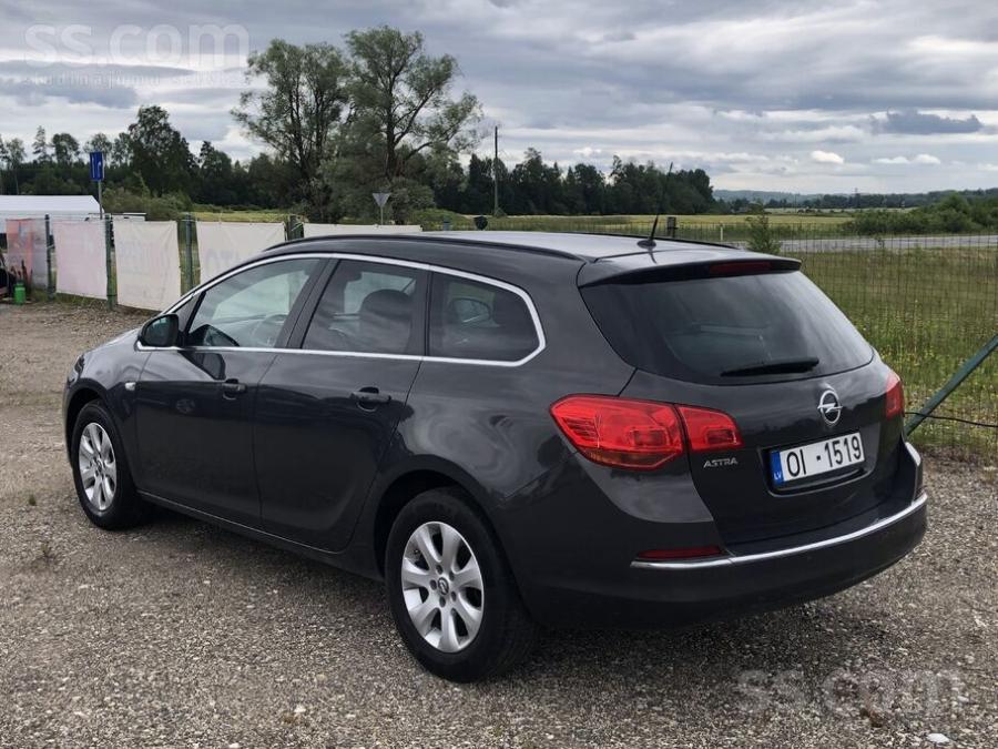 Grey Opel Astra 2015 in Cesis, with an engine capacity of 1.60 L and mileage of 0 thousand km for 4700 €, photo 5 on AUTOMOTO.COM.LV