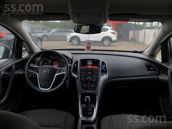 Grey Opel Astra 2015 in Cesis, with an engine capacity of 1.60 L and mileage of 0 thousand km for 4700 €, photo 5 on AUTOMOTO.COM.LV