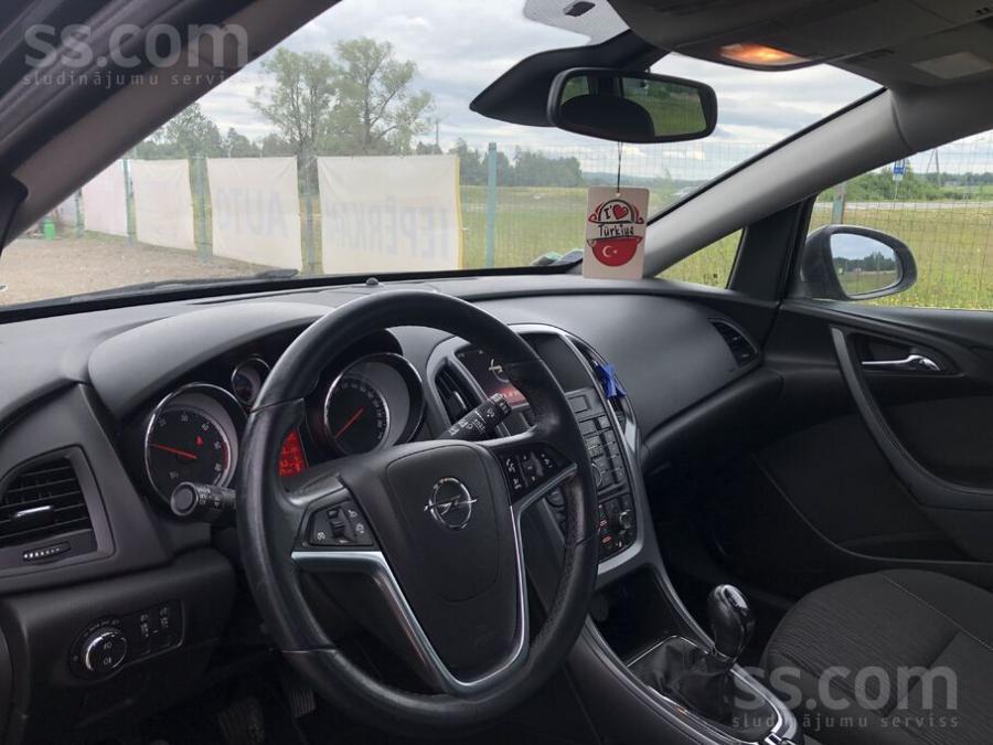 Grey Opel Astra 2015 in Cesis, with an engine capacity of 1.60 L and mileage of 0 thousand km for 4700 €, photo 8 on AUTOMOTO.COM.LV