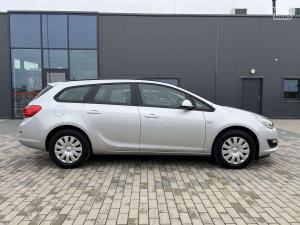 Grey Opel Astra 2015 in Siauliai, with an engine capacity of 1.60 L and mileage of 338 thousand km for 3700 €, photo 5 on AUTOMOTO.COM.LV