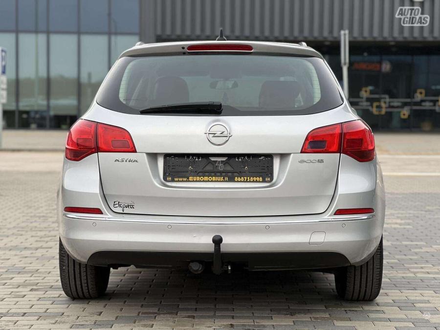Grey Opel Astra 2015 in Siauliai, with an engine capacity of 1.60 L and mileage of 338 thousand km for 3700 €, photo 7 on AUTOMOTO.COM.LV