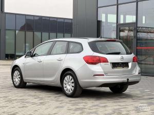 Grey Opel Astra 2015 in Siauliai, with an engine capacity of 1.60 L and mileage of 338 thousand km for 3700 €, photo 8 on AUTOMOTO.COM.LV