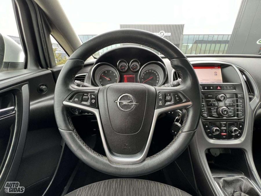 Grey Opel Astra 2015 in Siauliai, with an engine capacity of 1.60 L and mileage of 338 thousand km for 3700 €, photo 15 on AUTOMOTO.COM.LV