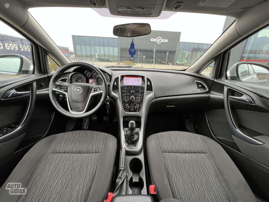 Grey Opel Astra 2015 in Siauliai, with an engine capacity of 1.60 L and mileage of 338 thousand km for 3700 €, photo 16 on AUTOMOTO.COM.LV