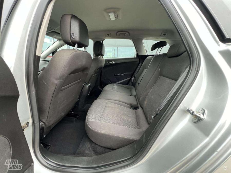 Grey Opel Astra 2015 in Siauliai, with an engine capacity of 1.60 L and mileage of 338 thousand km for 3700 €, photo 19 on AUTOMOTO.COM.LV