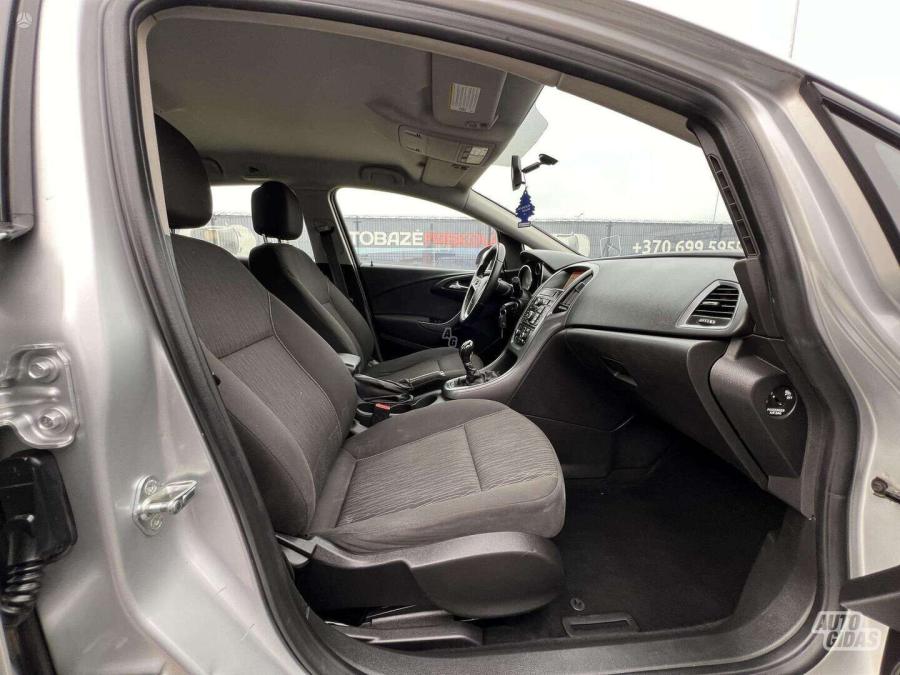 Grey Opel Astra 2015 in Siauliai, with an engine capacity of 1.60 L and mileage of 338 thousand km for 3700 €, photo 21 on AUTOMOTO.COM.LV