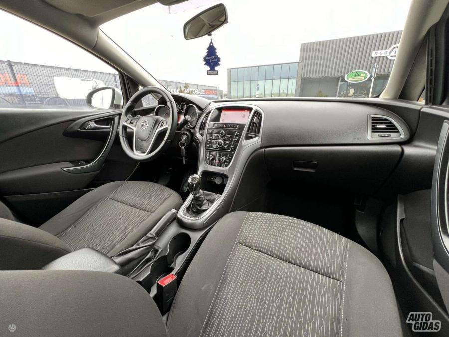 Grey Opel Astra 2015 in Siauliai, with an engine capacity of 1.60 L and mileage of 338 thousand km for 3700 €, photo 22 on AUTOMOTO.COM.LV