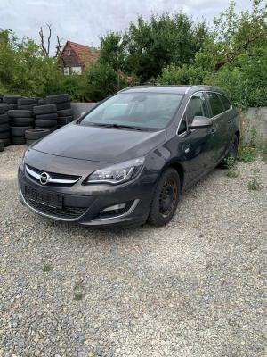 Grey Opel Astra 2015 in Utena, with an engine capacity of 1.60 L and mileage of 139 thousand km for 3599 €, photo  on AUTOMOTO.COM.LV