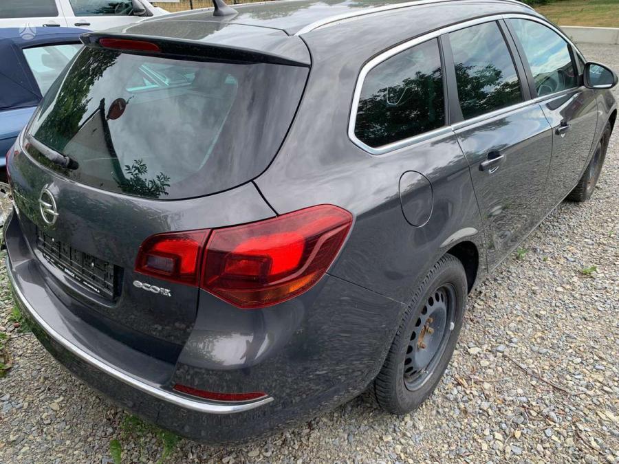 Pelēks Opel Astra 2015 Utena, ar dzinēja tilpumu 1.60 L un nobraukumu 139 tūkst. km par 3599 €, foto 3 vietnē AUTOMOTO.COM.LV