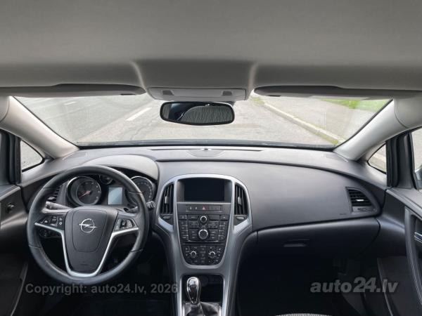 Grey Opel Astra 2015 in Viljandi, with an engine capacity of 1.60 L and mileage of 188 thousand km for 5980 €, photo 8 on AUTOMOTO.COM.LV