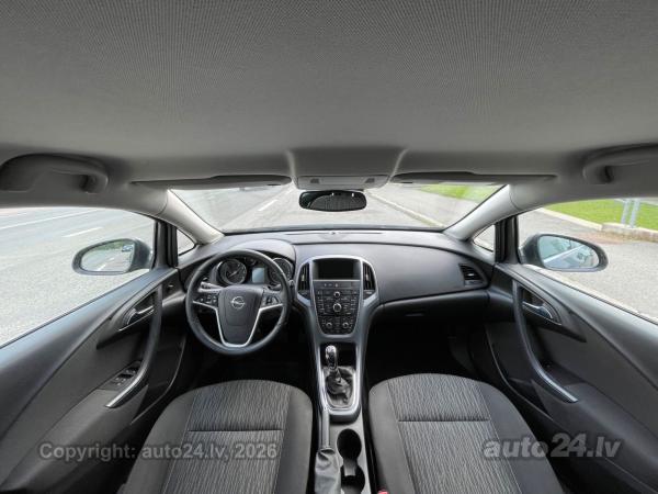 Grey Opel Astra 2015 in Viljandi, with an engine capacity of 1.60 L and mileage of 188 thousand km for 5980 €, photo 9 on AUTOMOTO.COM.LV