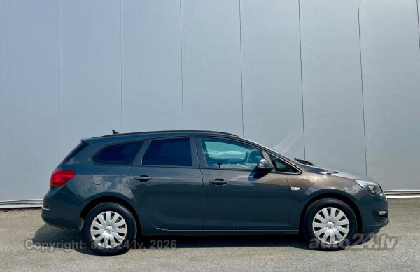 Grey Opel Astra 2015 in Tallinn, with an engine capacity of 1.70 L and mileage of 190 thousand km for 4490 €, photo 5 on AUTOMOTO.COM.LV