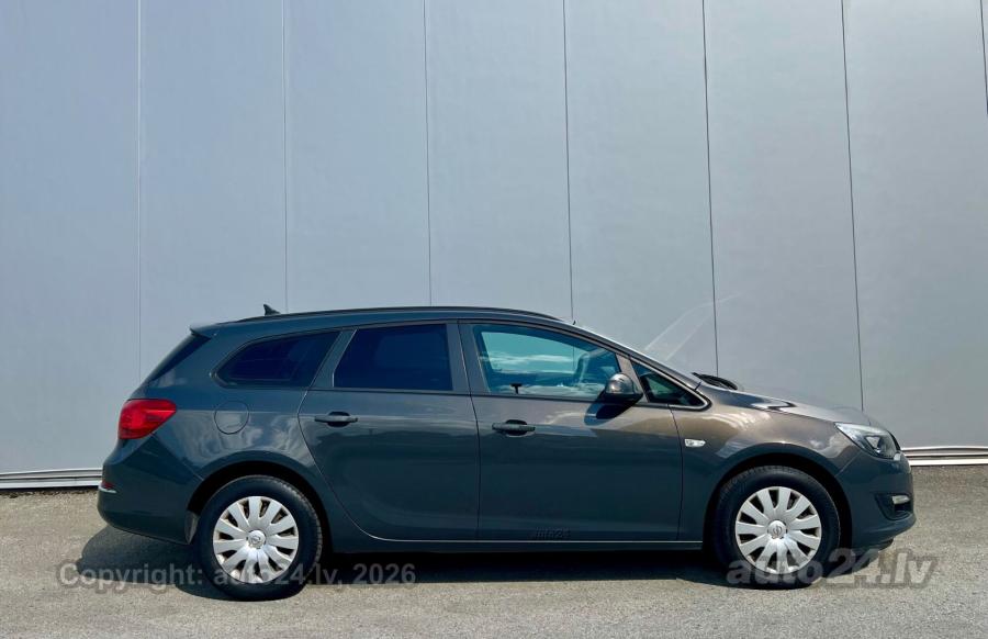 Grey Opel Astra 2015 in Tallinn, with an engine capacity of 1.70 L and mileage of 190 thousand km for 4490 €, photo 6 on AUTOMOTO.COM.LV