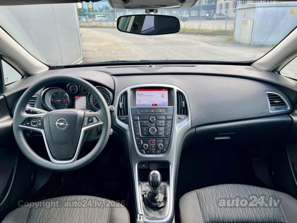 Grey Opel Astra 2015 in Tallinn, with an engine capacity of 1.70 L and mileage of 190 thousand km for 4490 €, photo 7 on AUTOMOTO.COM.LV