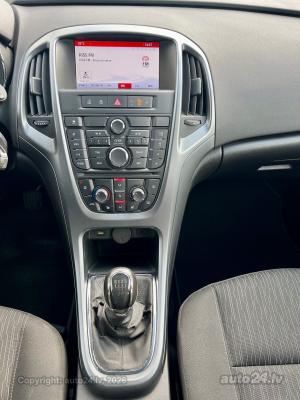 Grey Opel Astra 2015 in Tallinn, with an engine capacity of 1.70 L and mileage of 190 thousand km for 4490 €, photo 9 on AUTOMOTO.COM.LV