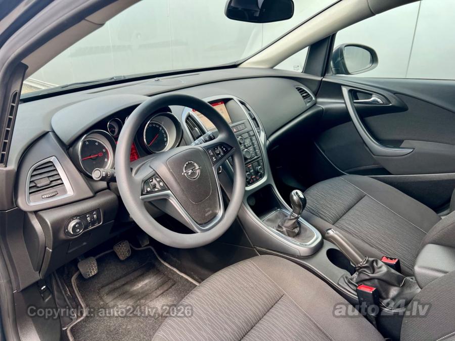 Grey Opel Astra 2015 in Tallinn, with an engine capacity of 1.70 L and mileage of 190 thousand km for 4490 €, photo 10 on AUTOMOTO.COM.LV