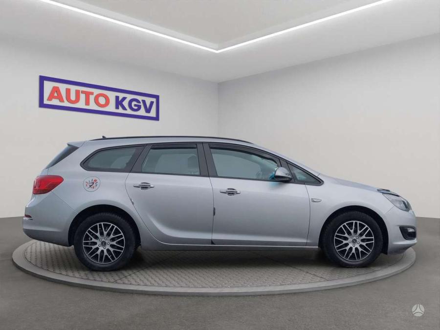 Grey Opel Astra 2015 in Vilnius, with an engine capacity of 1.60 L and mileage of 196 thousand km for 5999 €, photo 7 on AUTOMOTO.COM.LV