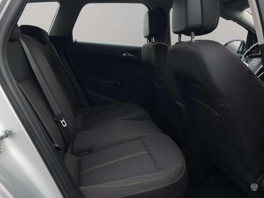 Grey Opel Astra 2015 in Vilnius, with an engine capacity of 1.60 L and mileage of 196 thousand km for 5999 €, photo 10 on AUTOMOTO.COM.LV