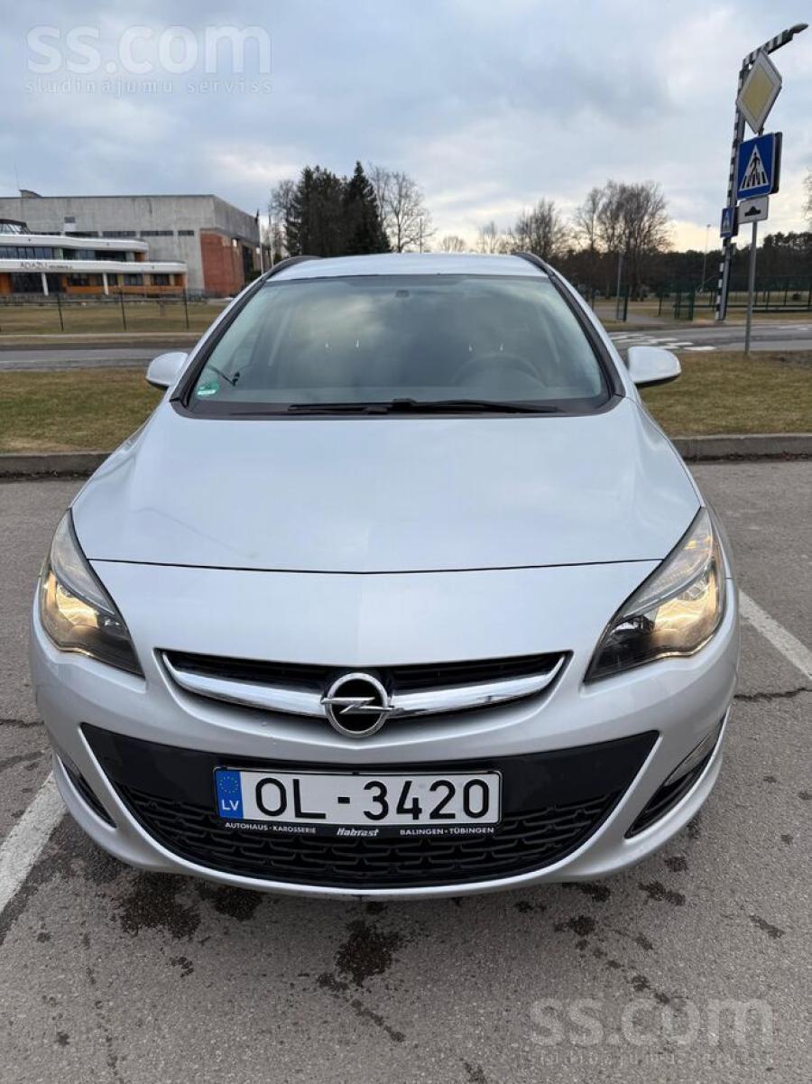 Grey Opel Astra 2015 in Riga, with an engine capacity of 1.60 L and mileage of 289 thousand km for 3900 €, photo 1 on AUTOMOTO.COM.LV