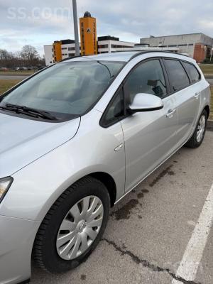 Grey Opel Astra 2015 in Riga, with an engine capacity of 1.60 L and mileage of 289 thousand km for 3900 €, photo 4 on AUTOMOTO.COM.LV