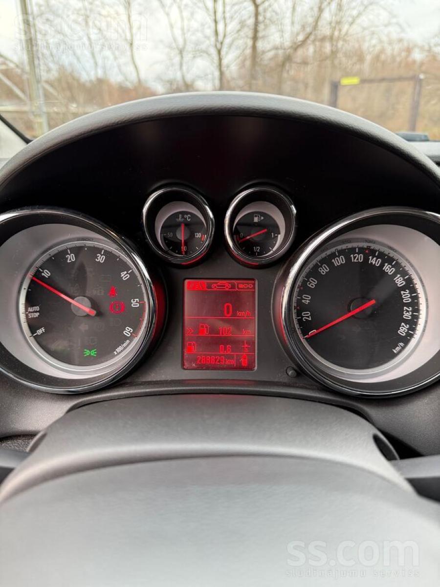 Grey Opel Astra 2015 in Riga, with an engine capacity of 1.60 L and mileage of 289 thousand km for 3900 €, photo 7 on AUTOMOTO.COM.LV