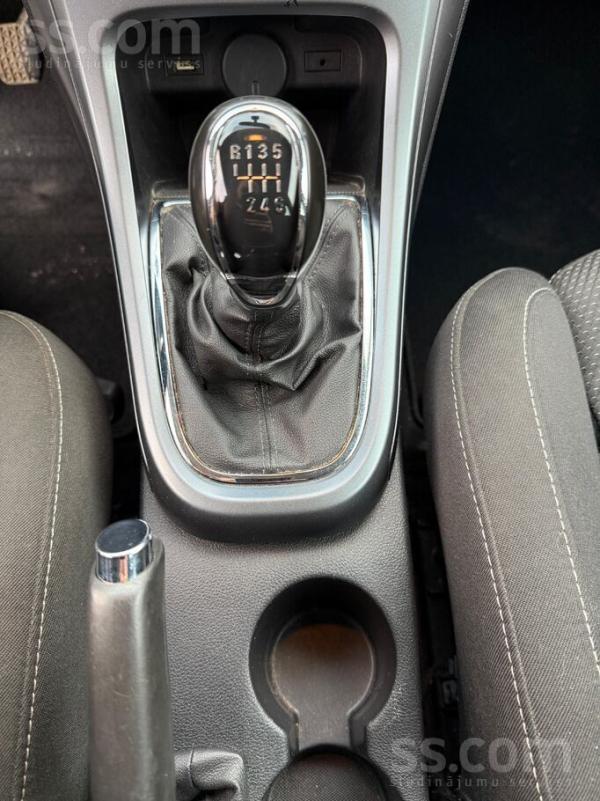 Grey Opel Astra 2015 in Riga, with an engine capacity of 1.60 L and mileage of 289 thousand km for 3900 €, photo 7 on AUTOMOTO.COM.LV