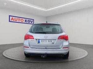 Grey Opel Astra 2015 in Vilnius, with an engine capacity of 1.60 L and mileage of 196 thousand km for 5999 €, photo 5 on AUTOMOTO.COM.LV