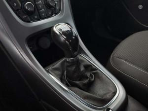 Grey Opel Astra 2015 in Vilnius, with an engine capacity of 1.60 L and mileage of 196 thousand km for 5999 €, photo 17 on AUTOMOTO.COM.LV