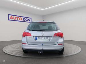 Grey Opel Astra 2015 in Vilnius, with an engine capacity of 1.60 L and mileage of 196 thousand km for 5999 €, photo 5 on AUTOMOTO.COM.LV