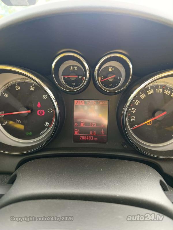 Pelēks Opel Astra 2015 Tallina, ar dzinēja tilpumu 1.60 L un nobraukumu 288 tūkst. km par 4000 €, foto 4 vietnē AUTOMOTO.COM.LV