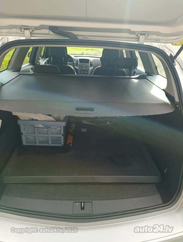 Pelēks Opel Astra 2015 Tallina, ar dzinēja tilpumu 1.60 L un nobraukumu 288 tūkst. km par 4000 €, foto 7 vietnē AUTOMOTO.COM.LV
