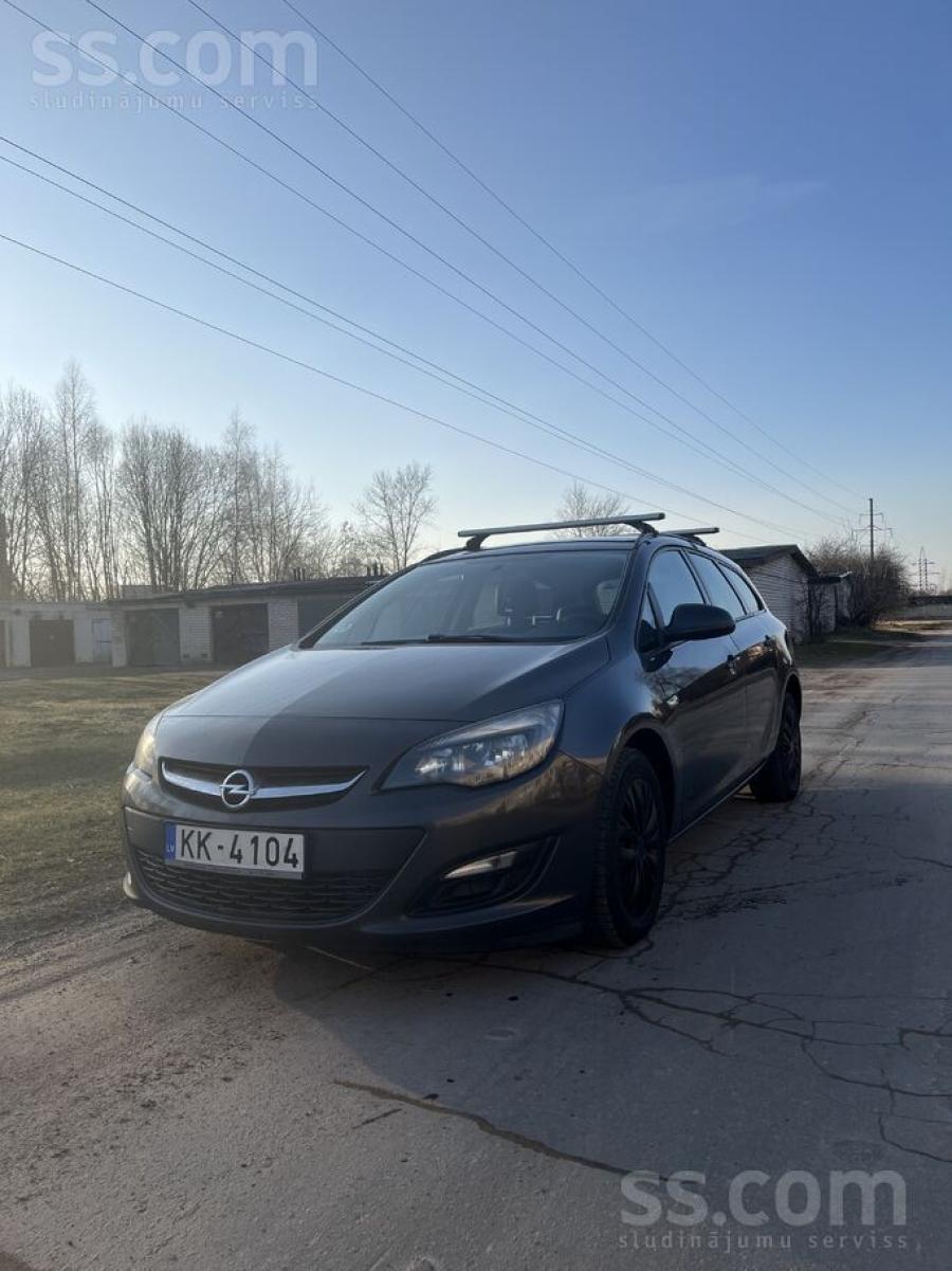 Grey Opel Astra 2016 in Ogre, with an engine capacity of 1.60 L and mileage of 308 thousand km for 3600 €, photo 1 on AUTOMOTO.COM.LV