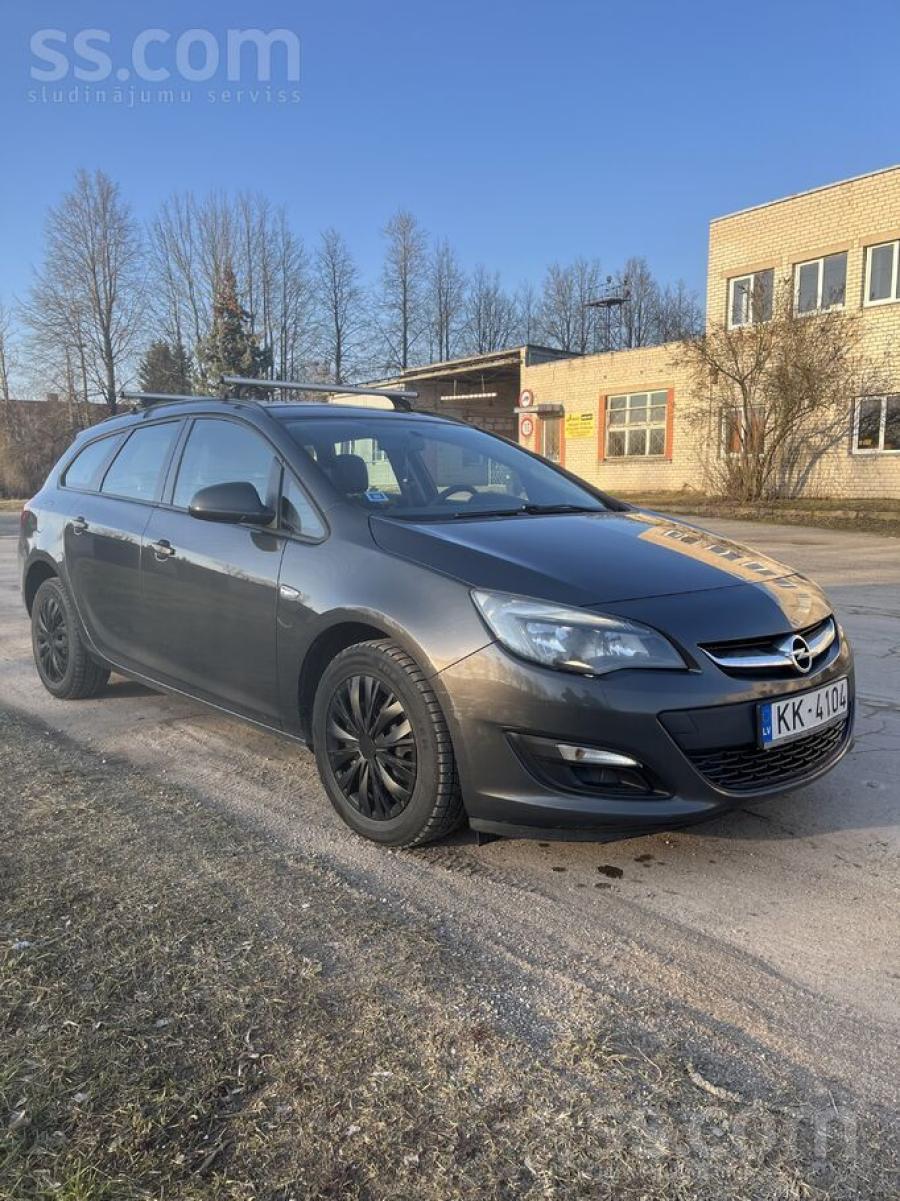 Grey Opel Astra 2016 in Ogre, with an engine capacity of 1.60 L and mileage of 308 thousand km for 3600 €, photo 3 on AUTOMOTO.COM.LV